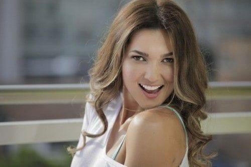 LuzEle luego de acumular experiencias se arriesga como solista con Este ...